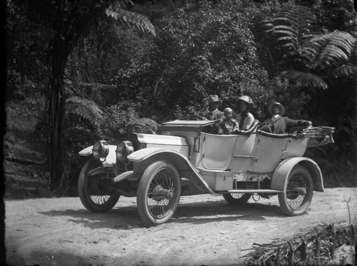 Group in car - Rotorua Museum