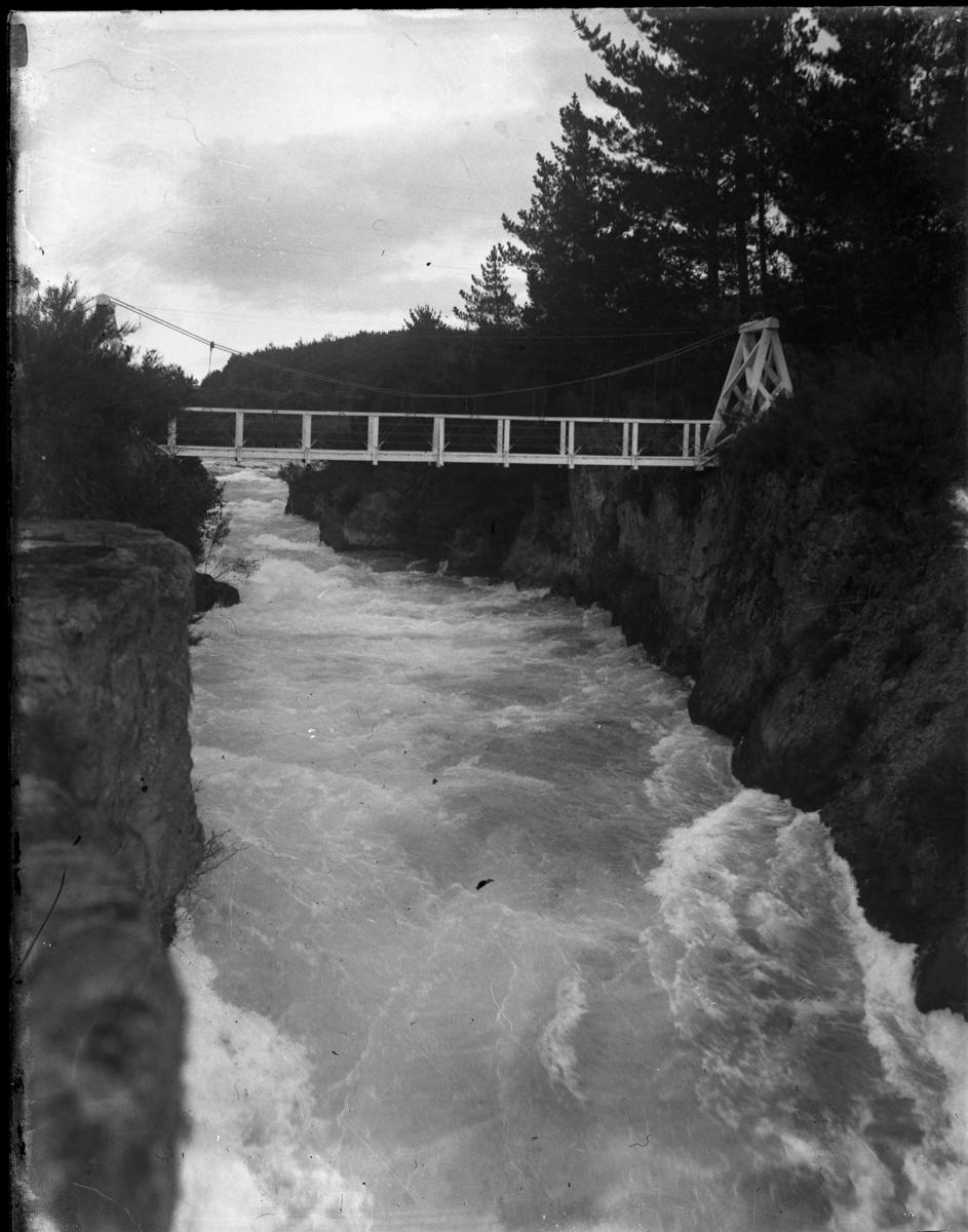 Huka Falls bridge - Rotorua Museum