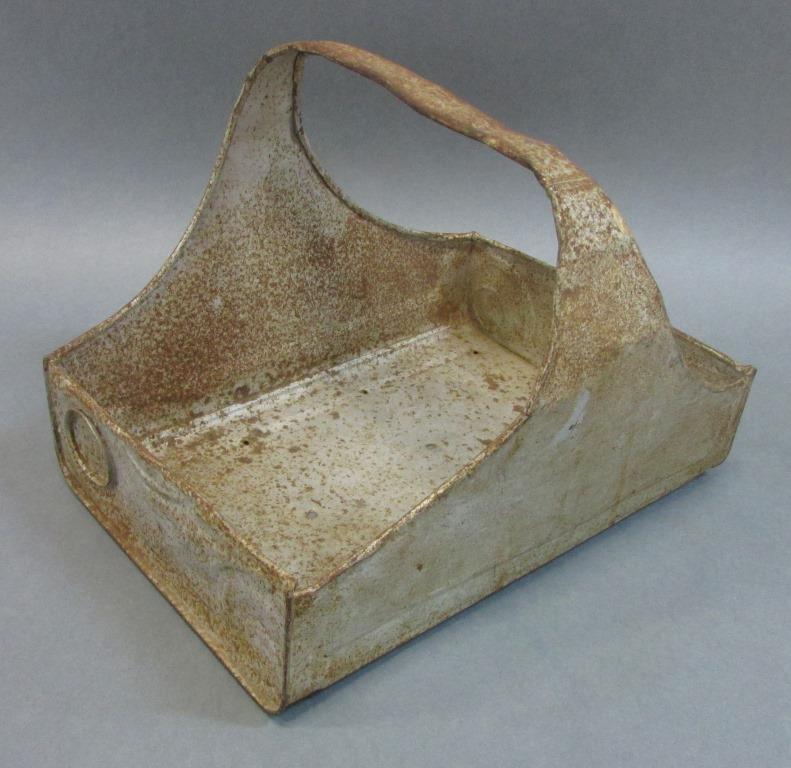 Peg tin - Rotorua Museum